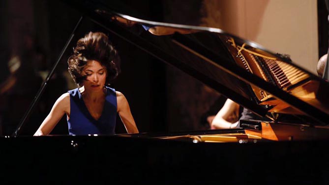 Alice Sara Ott sedueix el Palau amb la ‘Totentanz’ de Liszt - Revista ...